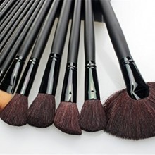 Compact make-up case with rigid frame